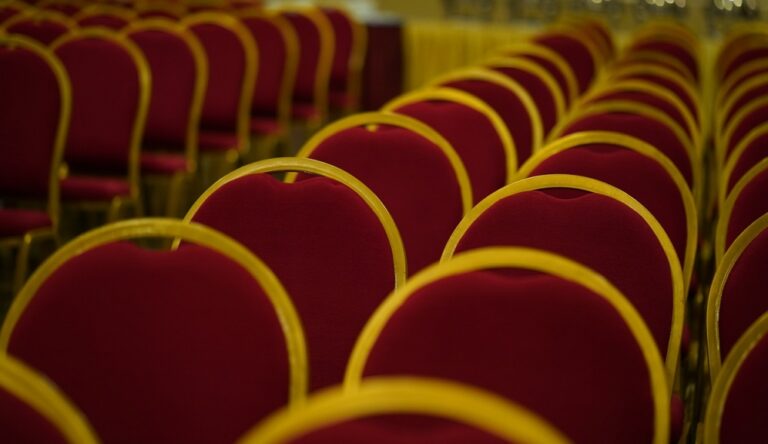 Prezydent Warszawy Rafał Trzaskowski spotyka się z mieszkańcami ...